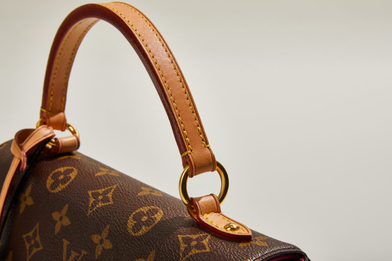 HOW TO SPOT REAL LOUIS VUITTON MONOGRAM PIECES